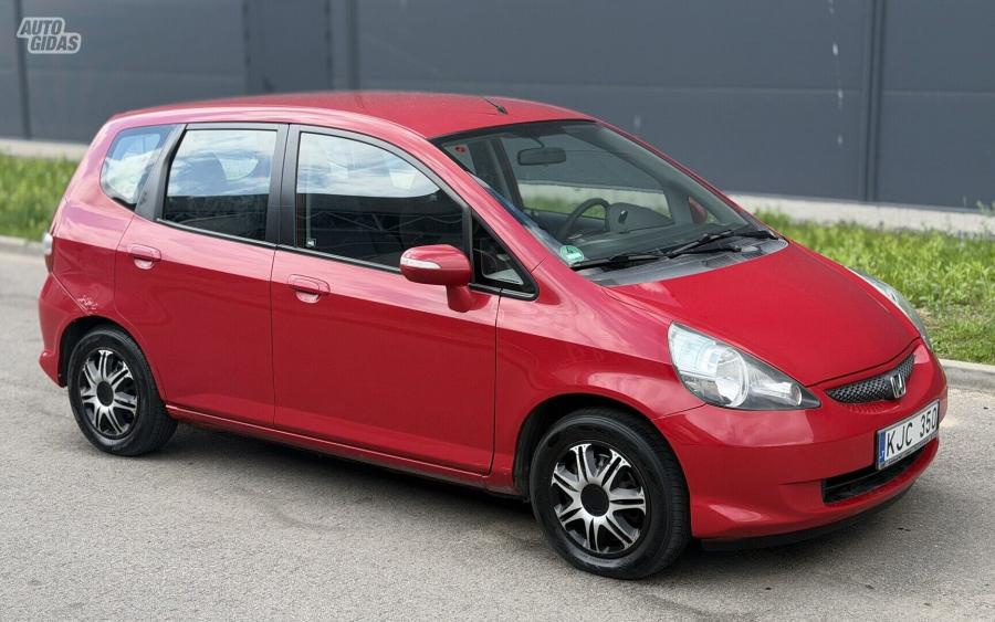 Red Honda Jazz 2005 in Vilnius, with an engine capacity of 1.30 L and mileage of 165 thousand km for 1350 €, photo 6 on AUTOMOTO.COM.LV