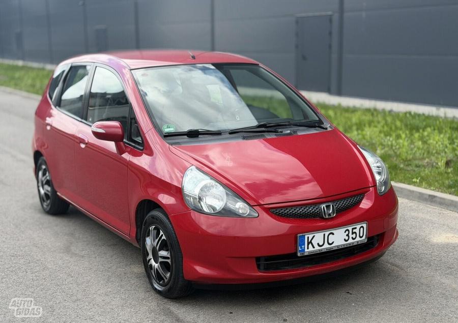 Red Honda Jazz 2005 in Vilnius, with an engine capacity of 1.30 L and mileage of 165 thousand km for 1350 €, photo 7 on AUTOMOTO.COM.LV