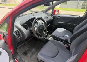 Red Honda Jazz 2005 in Vilnius, with an engine capacity of 1.30 L and mileage of 165 thousand km for 1350 €, photo 10 on AUTOMOTO.COM.LV