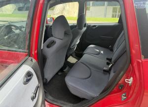 Red Honda Jazz 2005 in Vilnius, with an engine capacity of 1.30 L and mileage of 165 thousand km for 1350 €, photo 13 on AUTOMOTO.COM.LV