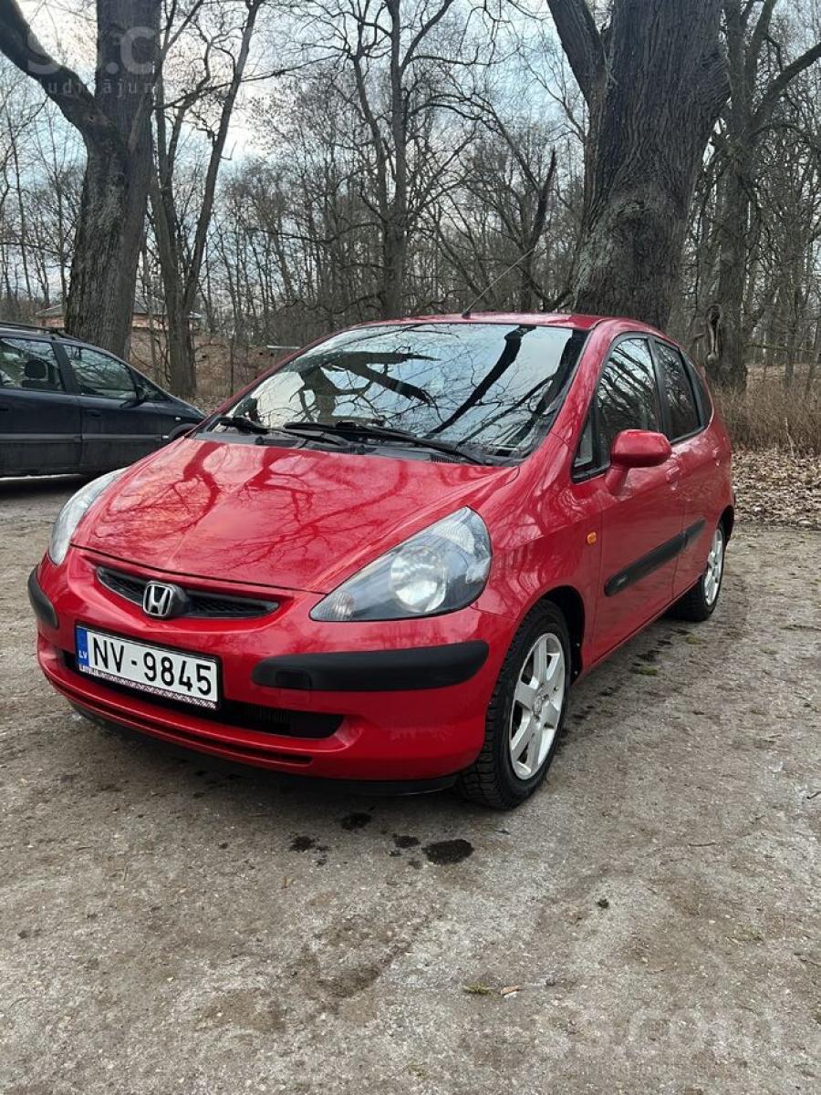 Red Honda Jazz 2002 in Riga, with an engine capacity of 1.30 L and mileage of 196 thousand km for 1449 €, photo 1 on AUTOMOTO.COM.LV