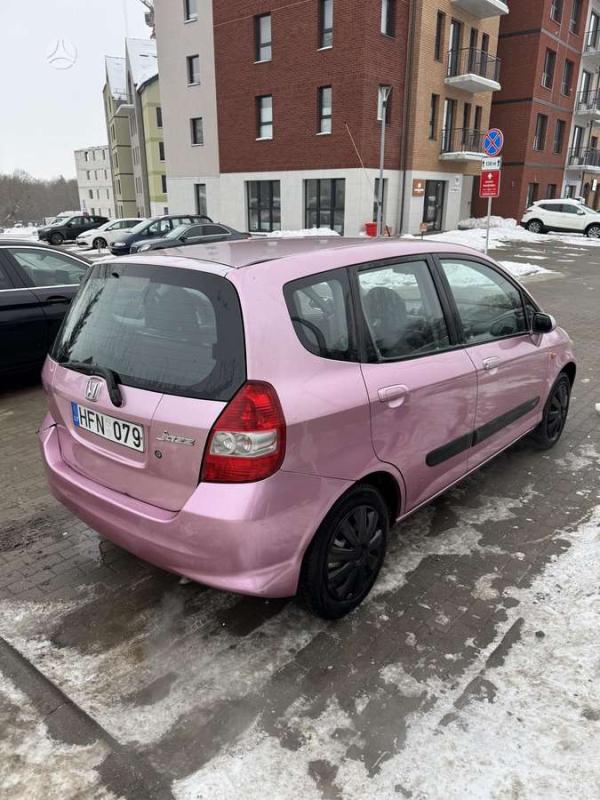 Red Honda Jazz 2002 in Klaipeda, with an engine capacity of 1.40 L and mileage of 198 thousand km for 1400 €, photo 4 on AUTOMOTO.COM.LV