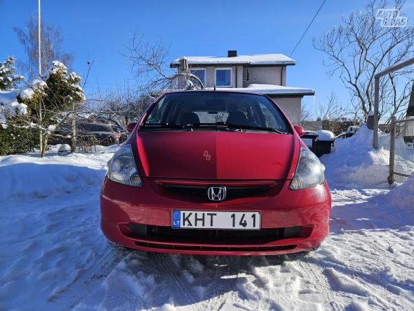 Sarkans Honda Jazz 2003 Viļņa, ar dzinēja tilpumu 1.30 L un nobraukumu 204 tūkst. km par 1250 €, foto 1 vietnē AUTOMOTO.COM.LV