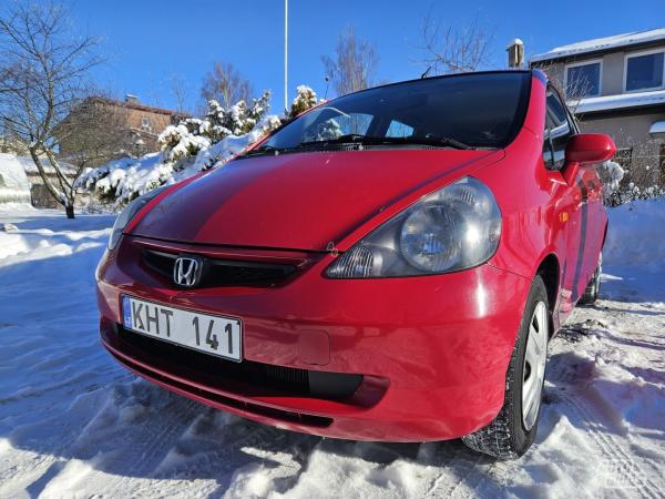 Sarkans Honda Jazz 2003 Viļņa, ar dzinēja tilpumu 1.30 L un nobraukumu 204 tūkst. km par 1250 €, foto 3 vietnē AUTOMOTO.COM.LV