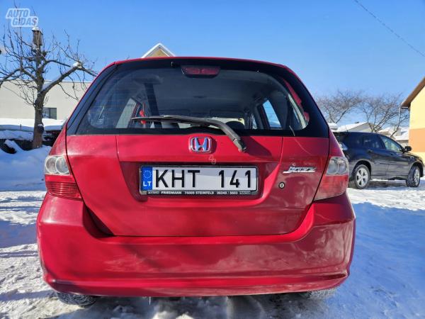 Sarkans Honda Jazz 2003 Viļņa, ar dzinēja tilpumu 1.30 L un nobraukumu 204 tūkst. km par 1250 €, foto 5 vietnē AUTOMOTO.COM.LV