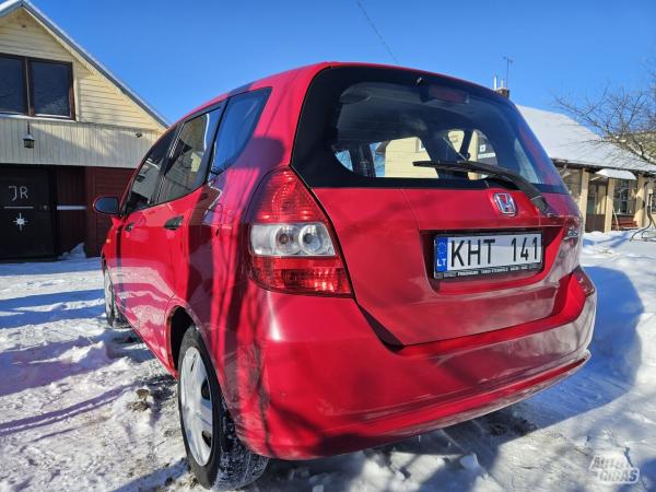 Sarkans Honda Jazz 2003 Viļņa, ar dzinēja tilpumu 1.30 L un nobraukumu 204 tūkst. km par 1250 €, foto 6 vietnē AUTOMOTO.COM.LV