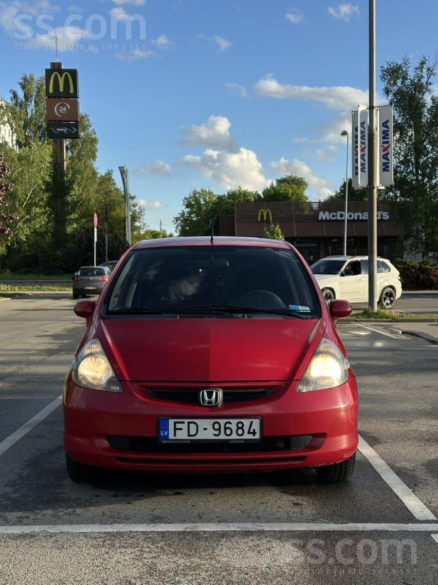 Sarkans Honda Jazz 2004 Rīga, ar dzinēja tilpumu 1.40 L un nobraukumu 231 tūkst. km par 700 €, foto 1 vietnē AUTOMOTO.COM.LV