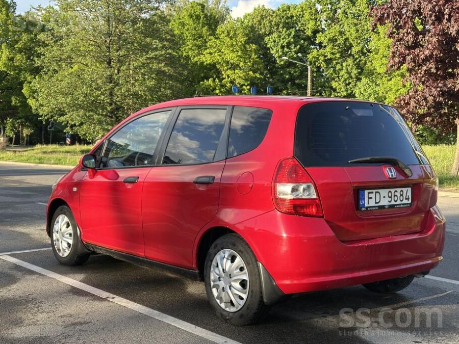 Sarkans Honda Jazz 2004 Rīga, ar dzinēja tilpumu 1.40 L un nobraukumu 231 tūkst. km par 700 €, foto 4 vietnē AUTOMOTO.COM.LV