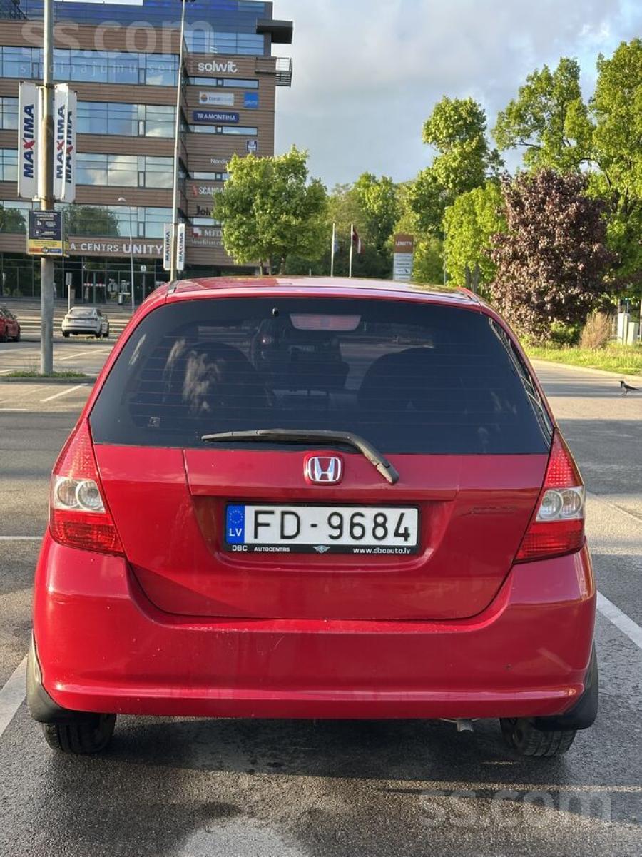 Sarkans Honda Jazz 2004 Rīga, ar dzinēja tilpumu 1.40 L un nobraukumu 231 tūkst. km par 700 €, foto 5 vietnē AUTOMOTO.COM.LV