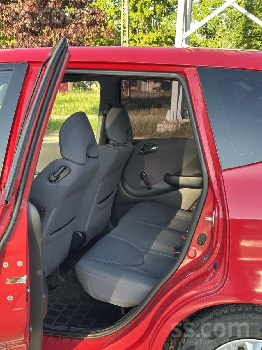 Sarkans Honda Jazz 2004 Rīga, ar dzinēja tilpumu 1.40 L un nobraukumu 231 tūkst. km par 700 €, foto 6 vietnē AUTOMOTO.COM.LV