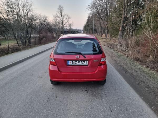 Red Honda Jazz 2004 in Kaunas, with an engine capacity of 1.20 L and mileage of 175 thousand km for 1900 €, photo 3 on AUTOMOTO.COM.LV