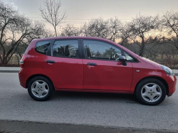 Red Honda Jazz 2004 in Kaunas, with an engine capacity of 1.20 L and mileage of 175 thousand km for 1900 €, photo 4 on AUTOMOTO.COM.LV