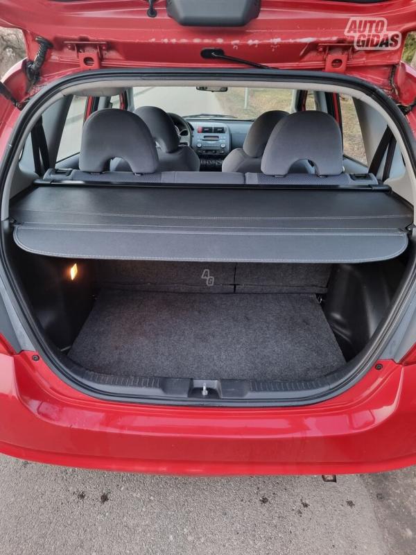 Red Honda Jazz 2004 in Kaunas, with an engine capacity of 1.20 L and mileage of 175 thousand km for 1900 €, photo 8 on AUTOMOTO.COM.LV