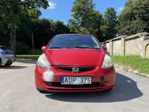 Red Honda Jazz 2004 in Vilnius, with an engine capacity of 1.34 L and mileage of 129 thousand km for 550 €, photo 3 on AUTOMOTO.COM.LV