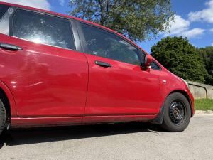 Red Honda Jazz 2004 in Vilnius, with an engine capacity of 1.34 L and mileage of 129 thousand km for 550 €, photo 7 on AUTOMOTO.COM.LV