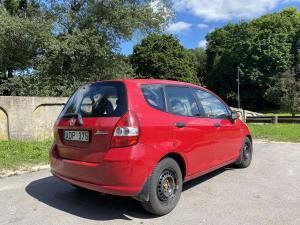 Red Honda Jazz 2004 in Vilnius, with an engine capacity of 1.34 L and mileage of 129 thousand km for 550 €, photo 8 on AUTOMOTO.COM.LV