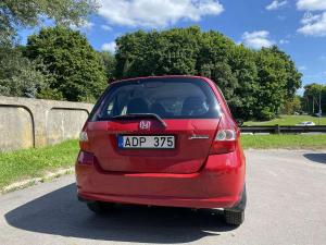 Red Honda Jazz 2004 in Vilnius, with an engine capacity of 1.34 L and mileage of 129 thousand km for 550 €, photo 9 on AUTOMOTO.COM.LV
