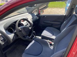 Red Honda Jazz 2004 in Vilnius, with an engine capacity of 1.34 L and mileage of 129 thousand km for 550 €, photo 14 on AUTOMOTO.COM.LV