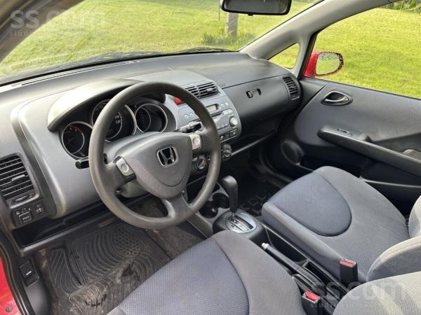 Sarkans Honda Jazz 2004 Rīga, ar dzinēja tilpumu 1.30 L un nobraukumu 233 tūkst. km par 1550 €, foto 9 vietnē AUTOMOTO.COM.LV