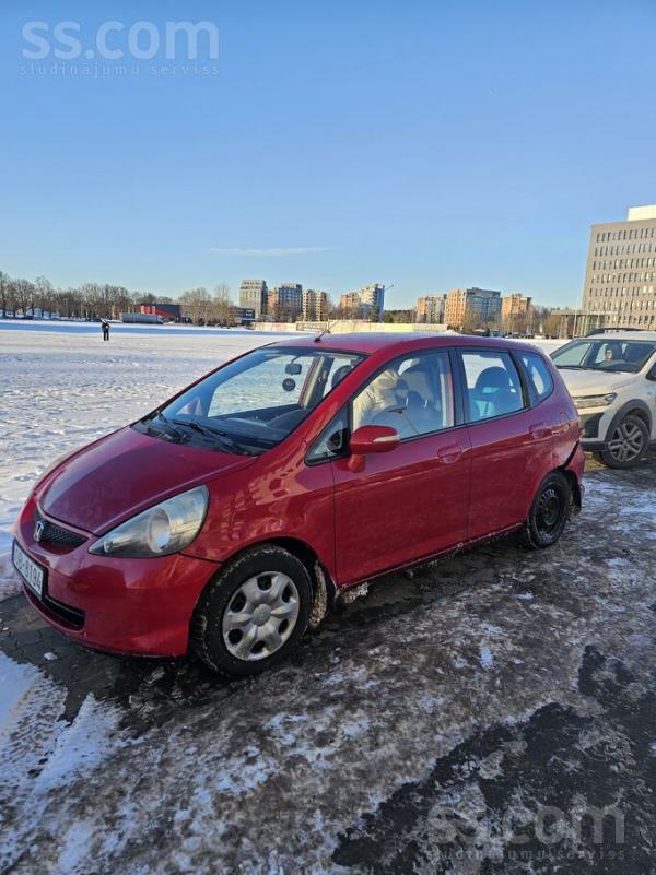 Sarkans Honda Jazz 2005 Rīga, ar dzinēja tilpumu 1.30 L un nobraukumu 290 tūkst. km par 650 €, foto 3 vietnē AUTOMOTO.COM.LV