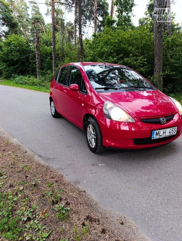 Sarkans Honda Jazz 2005 Radviliškis, ar dzinēja tilpumu 1.20 L un nobraukumu 227 tūkst. km par 850 €, foto 1 vietnē AUTOMOTO.COM.LV