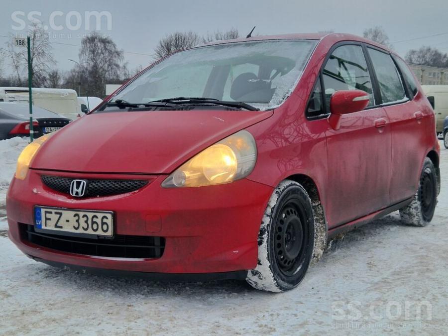 Red Honda Jazz 2006 in Riga, with an engine capacity of 1.40 L and mileage of 0 thousand km for 830 €, photo 2 on AUTOMOTO.COM.LV
