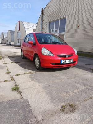 Red Honda Jazz 2006 in Ogre, with an engine capacity of 1.40 L and mileage of 172 thousand km for 1800 €, photo  on AUTOMOTO.COM.LV