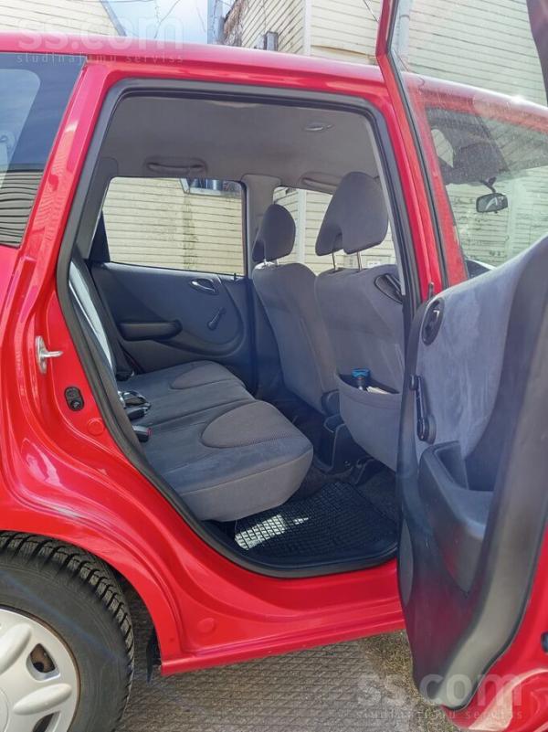 Sarkans Honda Jazz 2006 Ogre, ar dzinēja tilpumu 1.40 L un nobraukumu 172 tūkst. km par 1800 €, foto 7 vietnē AUTOMOTO.COM.LV