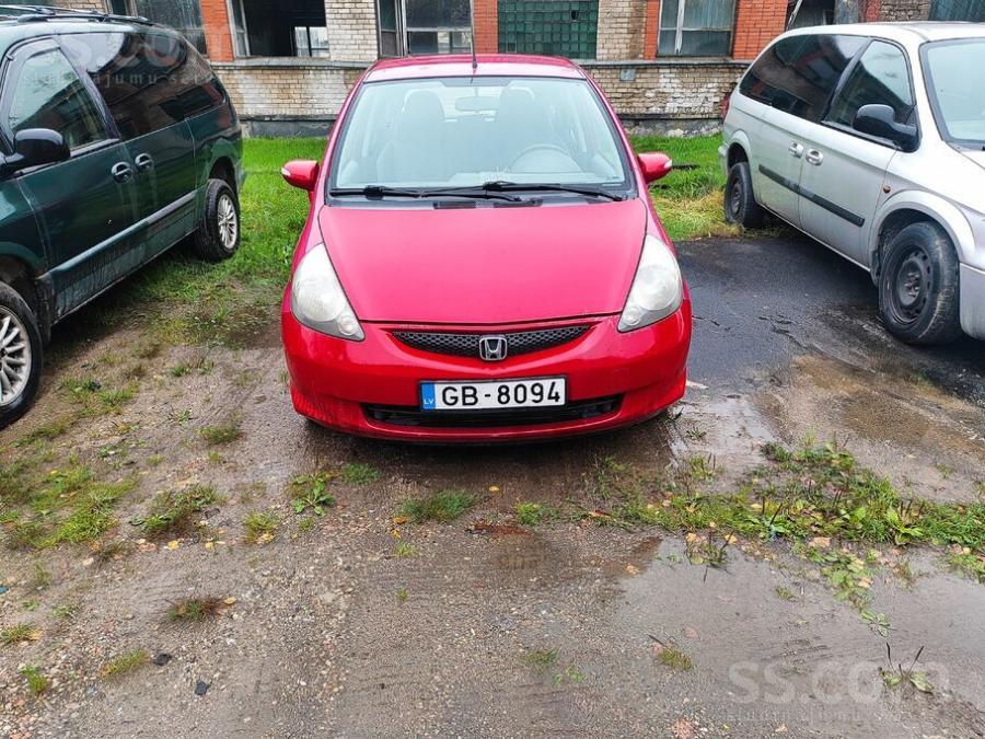 Sarkans Honda Jazz 2006 Jelgava, ar dzinēja tilpumu 1.40 L un nobraukumu 187 tūkst. km par 1500 €, foto 1 vietnē AUTOMOTO.COM.LV