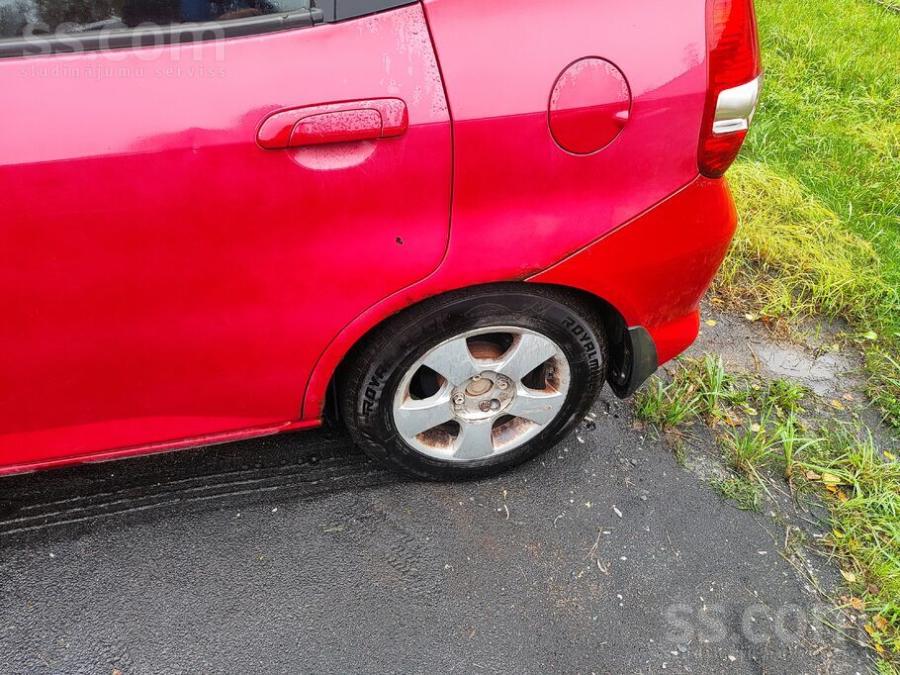 Sarkans Honda Jazz 2006 Jelgava, ar dzinēja tilpumu 1.40 L un nobraukumu 187 tūkst. km par 1500 €, foto 5 vietnē AUTOMOTO.COM.LV