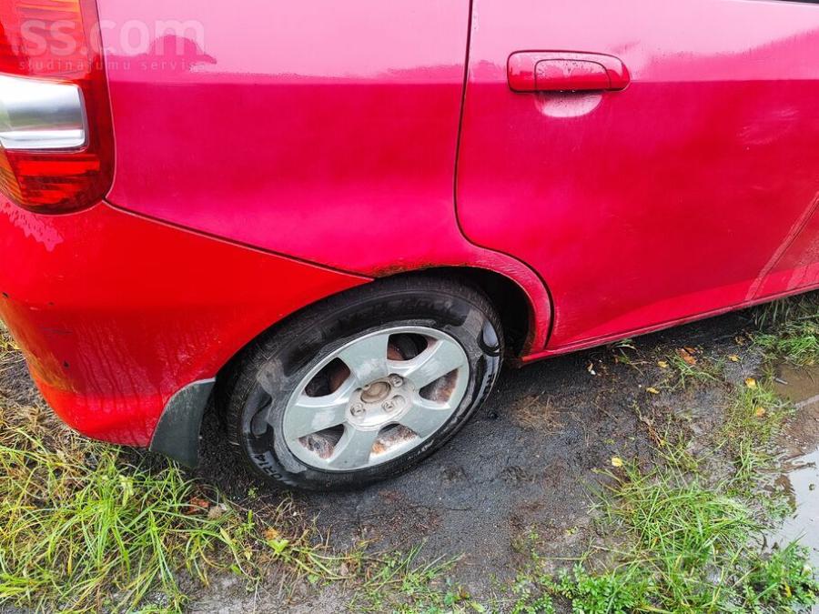 Sarkans Honda Jazz 2006 Jelgava, ar dzinēja tilpumu 1.40 L un nobraukumu 187 tūkst. km par 1500 €, foto 6 vietnē AUTOMOTO.COM.LV