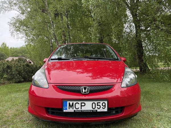 Sarkans Honda Jazz 2007 Šauļi, ar dzinēja tilpumu 1.20 L un nobraukumu 94 tūkst. km par 1900 €, foto 2 vietnē AUTOMOTO.COM.LV