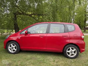 Red Honda Jazz 2007 in Siauliai, with an engine capacity of 1.20 L and mileage of 94 thousand km for 1900 €, photo 6 on AUTOMOTO.COM.LV
