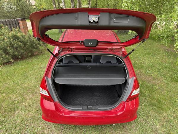 Sarkans Honda Jazz 2007 Šauļi, ar dzinēja tilpumu 1.20 L un nobraukumu 94 tūkst. km par 1900 €, foto 7 vietnē AUTOMOTO.COM.LV