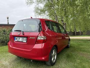 Red Honda Jazz 2007 in Siauliai, with an engine capacity of 1.20 L and mileage of 94 thousand km for 1900 €, photo 9 on AUTOMOTO.COM.LV