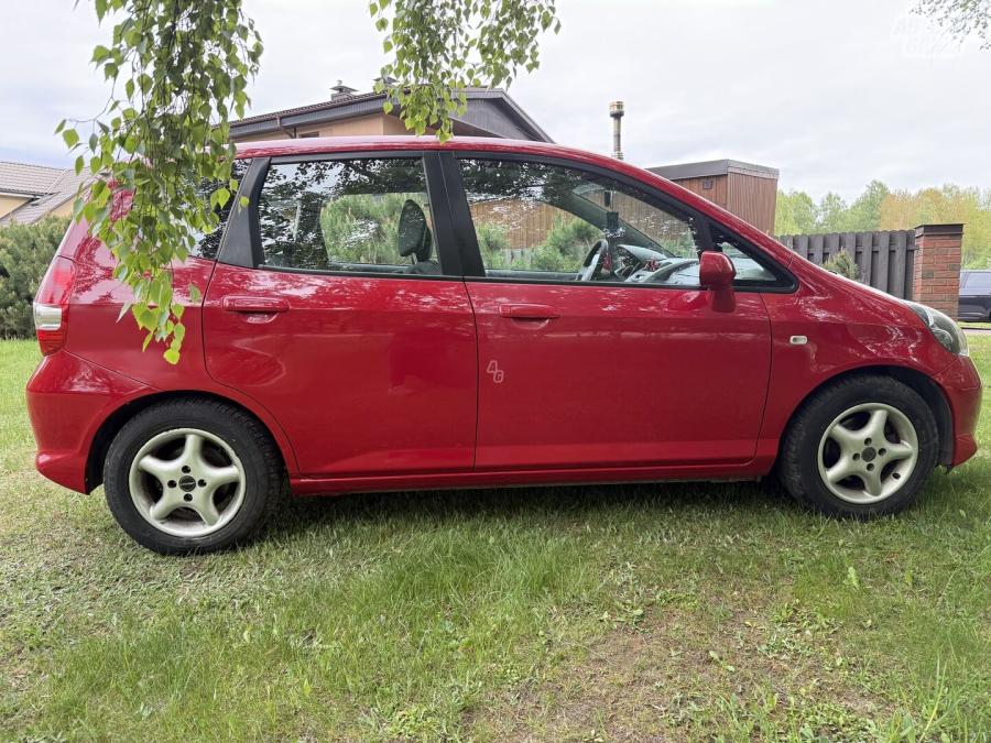 Red Honda Jazz 2007 in Siauliai, with an engine capacity of 1.20 L and mileage of 94 thousand km for 1900 €, photo 10 on AUTOMOTO.COM.LV