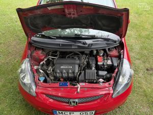 Red Honda Jazz 2007 in Siauliai, with an engine capacity of 1.20 L and mileage of 94 thousand km for 1900 €, photo 11 on AUTOMOTO.COM.LV