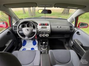 Red Honda Jazz 2007 in Siauliai, with an engine capacity of 1.20 L and mileage of 94 thousand km for 1900 €, photo 13 on AUTOMOTO.COM.LV