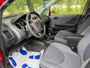 Red Honda Jazz 2007 in Siauliai, with an engine capacity of 1.20 L and mileage of 94 thousand km for 1900 €, photo 14 on AUTOMOTO.COM.LV