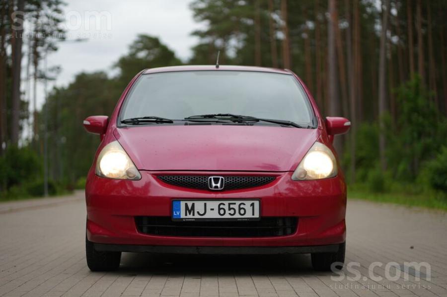 Red Honda Jazz 2007 in Riga, with an engine capacity of 1.40 L and mileage of 233 thousand km for 1500 €, photo 3 on AUTOMOTO.COM.LV