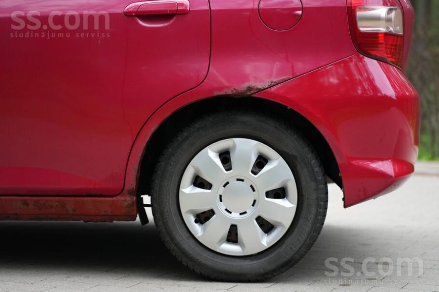 Red Honda Jazz 2007 in Riga, with an engine capacity of 1.40 L and mileage of 233 thousand km for 1500 €, photo 9 on AUTOMOTO.COM.LV