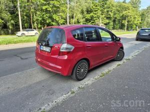 Red Honda Jazz 2009 in Riga, with an engine capacity of 1.20 L and mileage of 141 thousand km for 2200 €, photo 3 on AUTOMOTO.COM.LV