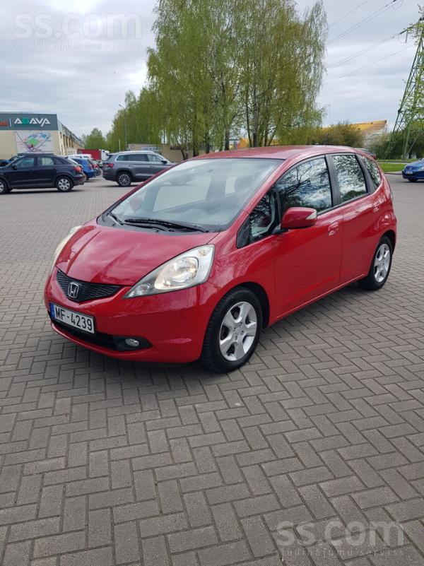 Red Honda Jazz 2010 in Riga, with an engine capacity of 1.30 L and mileage of 116 thousand km for 1550 €, photo 1 on AUTOMOTO.COM.LV