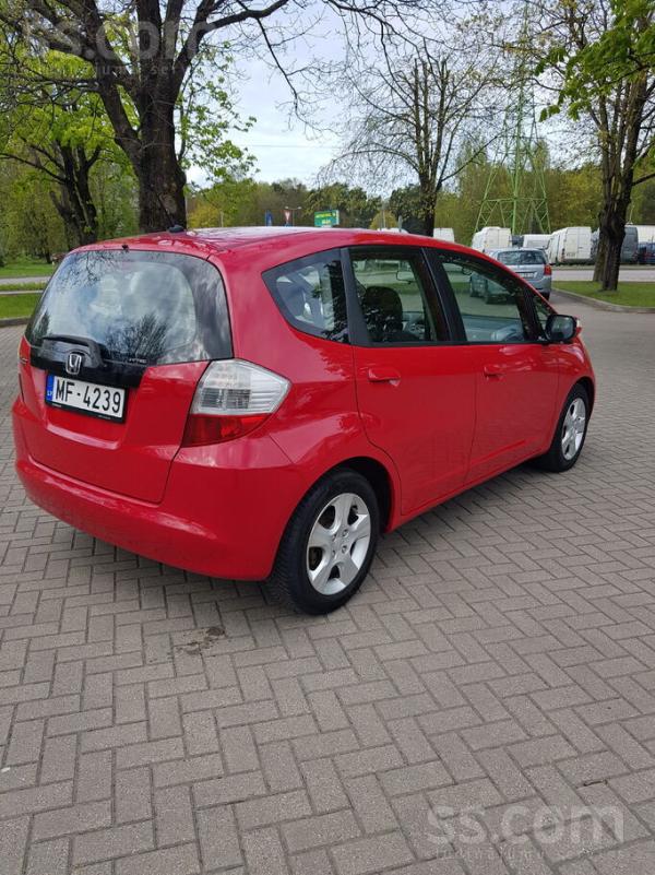 Red Honda Jazz 2010 in Riga, with an engine capacity of 1.30 L and mileage of 116 thousand km for 1550 €, photo 4 on AUTOMOTO.COM.LV