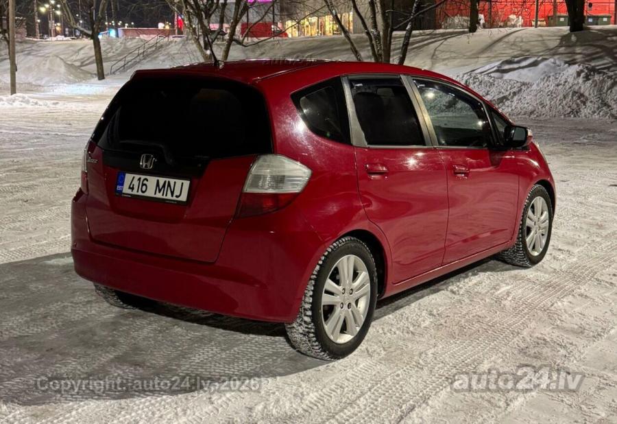 Sarkans Honda Jazz 2010 Tallina, ar dzinēja tilpumu 1.30 L un nobraukumu 184 tūkst. km par 5290 €, foto 3 vietnē AUTOMOTO.COM.LV