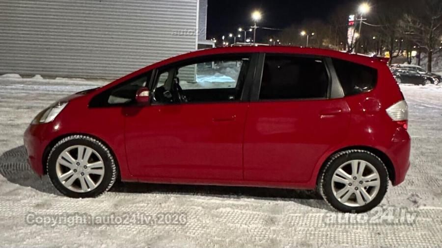 Sarkans Honda Jazz 2010 Tallina, ar dzinēja tilpumu 1.30 L un nobraukumu 184 tūkst. km par 5290 €, foto 4 vietnē AUTOMOTO.COM.LV