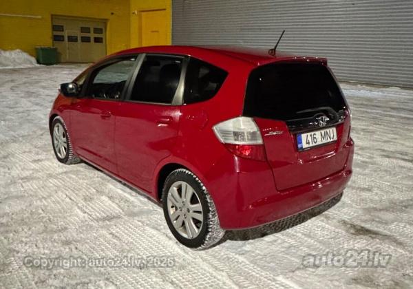 Sarkans Honda Jazz 2010 Tallina, ar dzinēja tilpumu 1.30 L un nobraukumu 184 tūkst. km par 5290 €, foto 5 vietnē AUTOMOTO.COM.LV