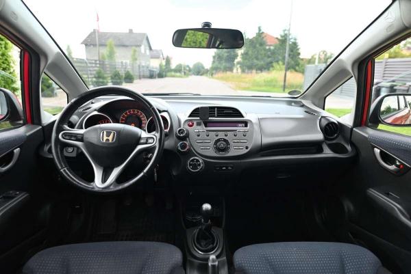 Sarkans Honda Jazz 2010 Viļņa, ar dzinēja tilpumu 1.20 L un nobraukumu 297 tūkst. km par 1700 €, foto 4 vietnē AUTOMOTO.COM.LV