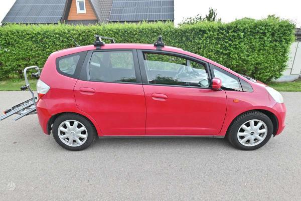 Sarkans Honda Jazz 2010 Viļņa, ar dzinēja tilpumu 1.20 L un nobraukumu 297 tūkst. km par 1700 €, foto 7 vietnē AUTOMOTO.COM.LV