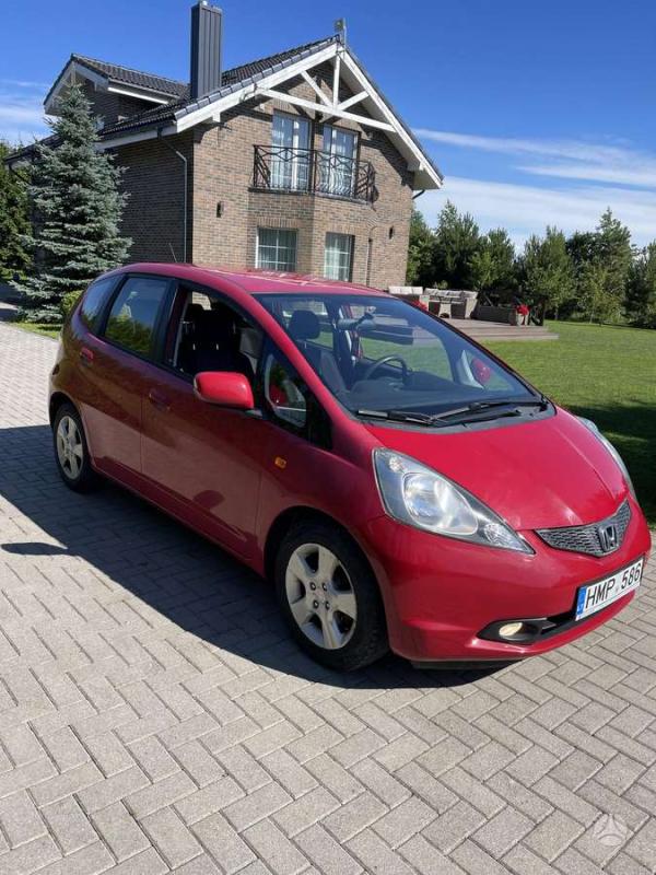 Sarkans Honda Jazz 2010 Klaipėda, ar dzinēja tilpumu 1.20 L un nobraukumu 147 tūkst. km par 2900 €, foto 1 vietnē AUTOMOTO.COM.LV
